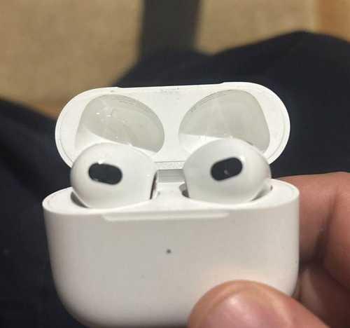 Продам Apple AirPods Pro3
