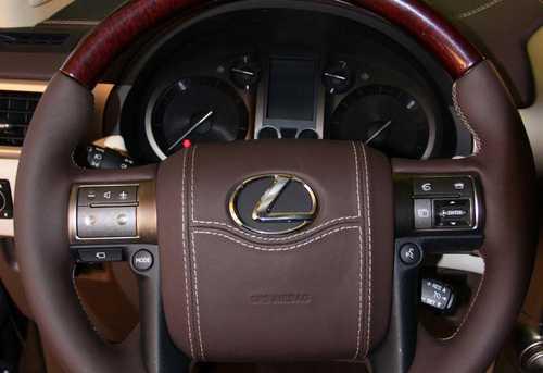 Рулевая накладка на Lexus GX460 (в строчку)