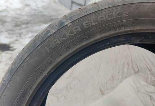 Nokian Tyres Hakka Black 2 225/45 R18 и 255/40 R18