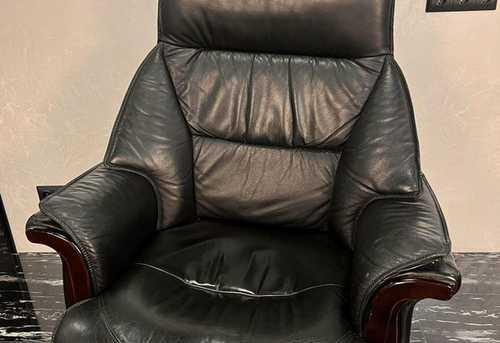 Кожанное кресло (массив)