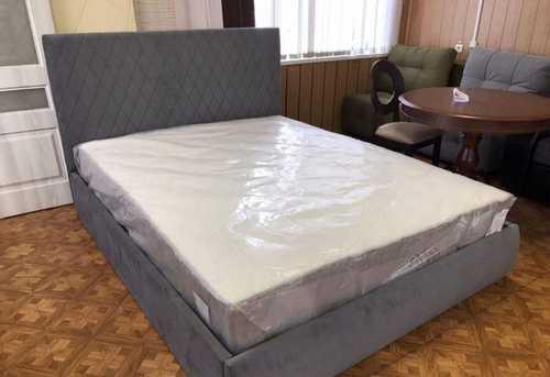 Кровать двухспальная мягкая