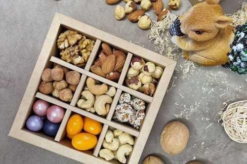 Подарочный набор с орешками, мёдом и сухофруктом