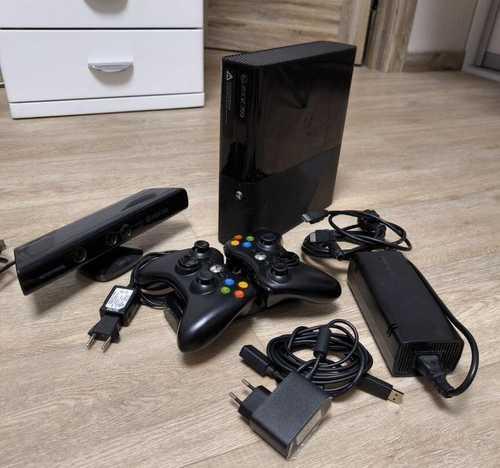 Xbox 360E 250Гб