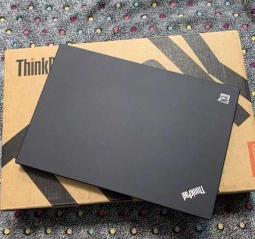 Thinkpad T14 Core i7 22г