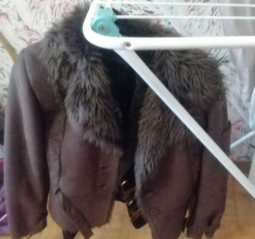 Продам демисезонную дублёнку размера 40-42