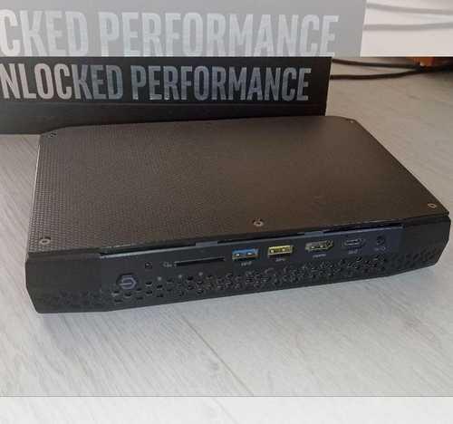 Мини пк Intel NUC NUC8I7HNK2