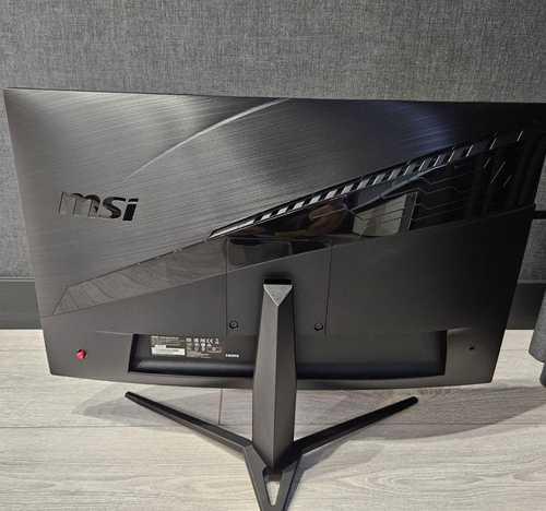 Игровой монитор MSI MAG271C