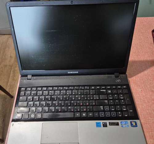 Ноутбук Samsung NP300E5A-S04RU