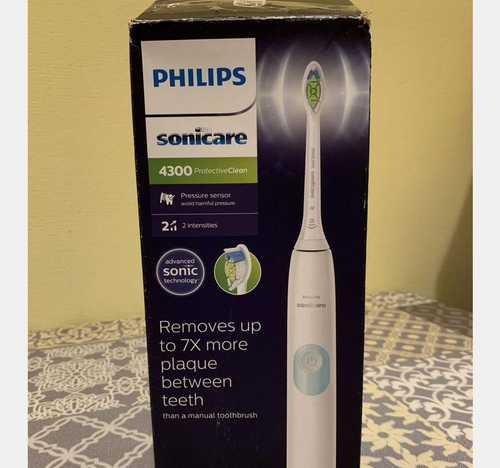 Электрическая зубная щетка Philips Sonicare 4300