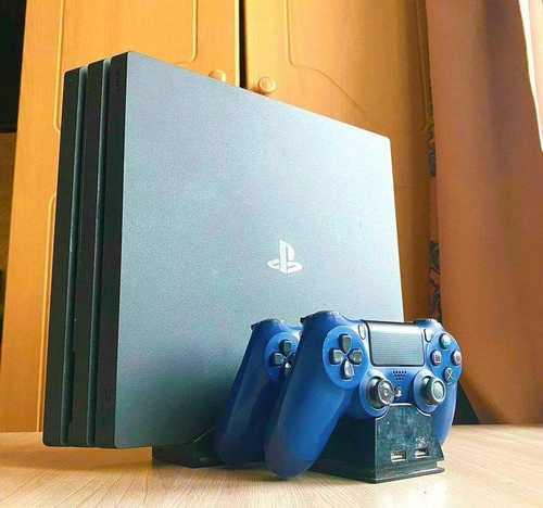 Sony PlayStation 4 Pro - 1T + 11 игр + 2 геймпада