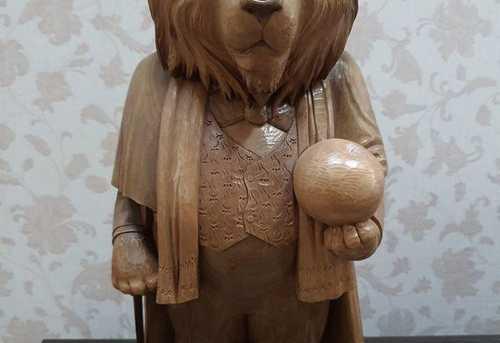 Деревянная фигура Лев