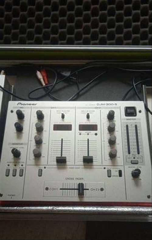Dj - mixer Pioneer 300