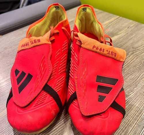 Футбольные бутсы adidas predator