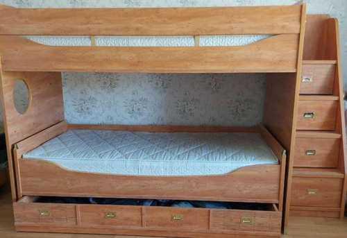 Двухъярусная кровать,комод и шкаф бу с матрасами