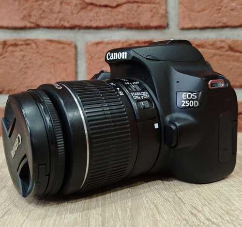 Зеркальный фотоаппарат Canon EOS 250D Kit