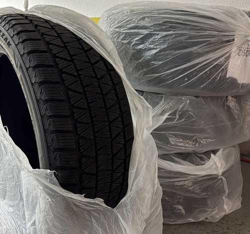 Bridgestone Blizzak DM-V3 285/45 R22 110T