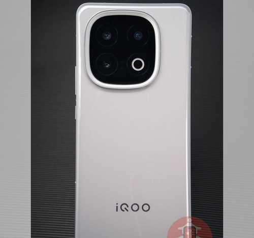 Vivo iQOO 13, 16/1 ТБ