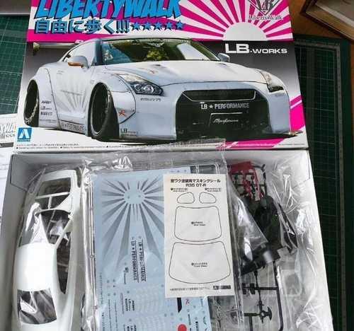 05403 Aoshima 1/24 Nissan Works R35 GT-R Ver.2