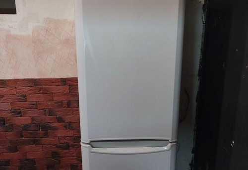 Холодильник Indesit