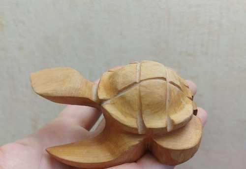 Деревянная фигурка черепахи. Статуэтка