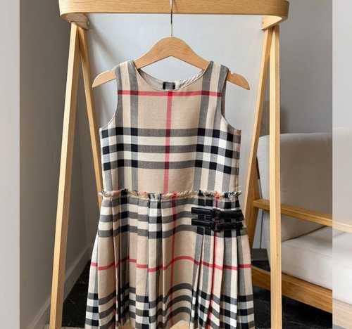 Платье Burberry, 110