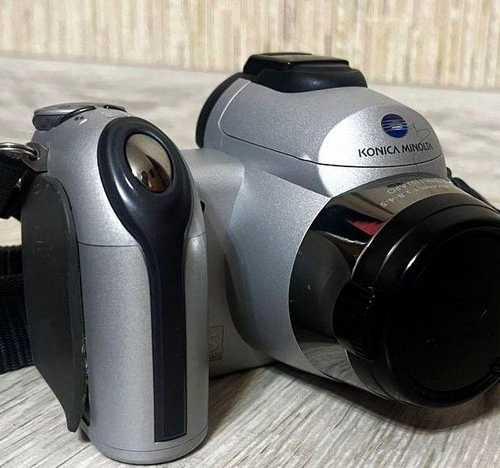 Цифровой фотоаппарат "Konica Minolta dimage Z3"