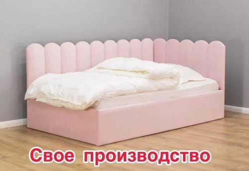 Безопасная детская кровать с мягкими спинками