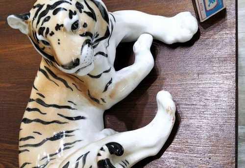 Фарфоровые статуэтки Тигр. Большая