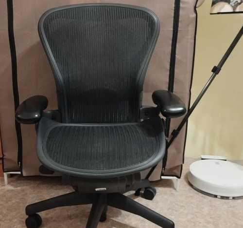 Herman Miller Aeron B