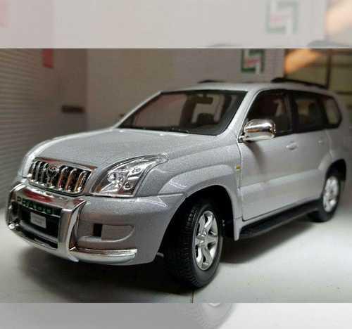 1:24 модель toyota Land Cruiser Prado silver