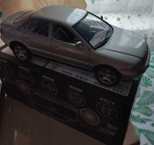 Модель автомобиля Audi A4 B5 1:24