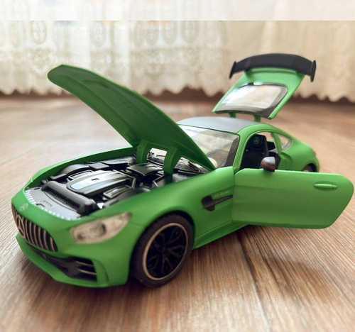 Модель mercedes 1:24