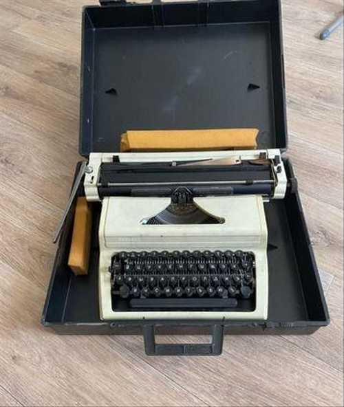 Пишущая машинка ‘Любава’