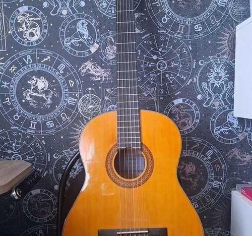 Продам гитару Yamaha-C40