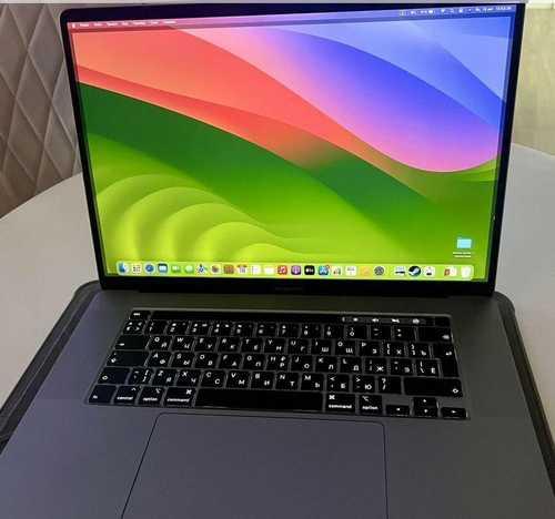 Apple MacBook Pro 16