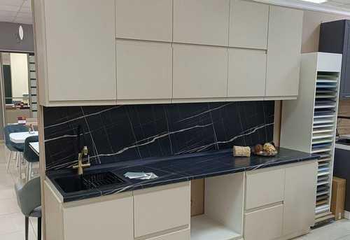 Кухонный гарнитур с интегрированными ручками рио