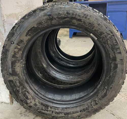 Michelin Agilis X-Ice North 215/55 R16