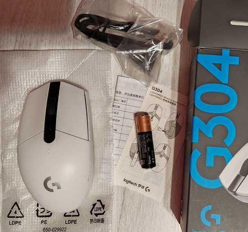 Игровая беспроводная белая мышь Logitech G304