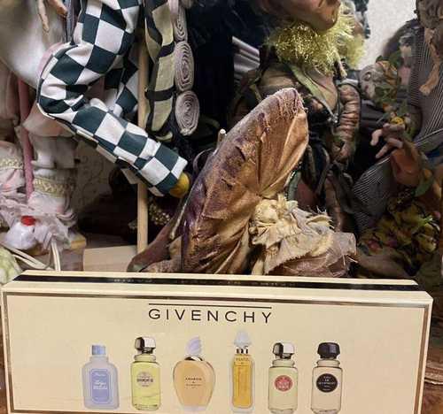 Givenchy набор миниатюр винтаж,ориг80-е edt по 4мл