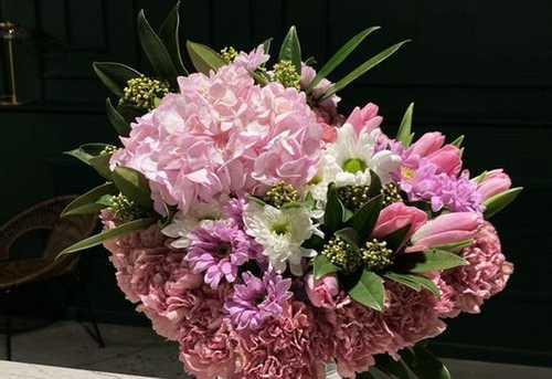 Букет цветов Диантусы Гортензия Хризантемы