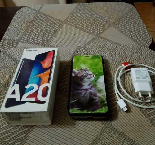 Samsung Galaxy A20, 3/32 ГБ