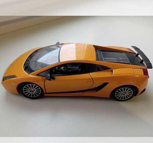 Модель автомобиля Lamborghini Gallardo (1:24)