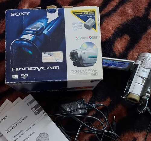 Видеокамера Sony DCR-DVD505E