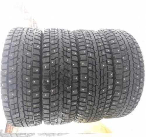 Dunlop SP Winter Ice 01 215/65 R16