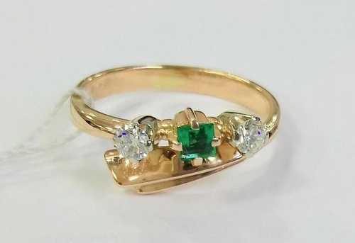 Золотое кольцо с бриллиантами и изумрудом