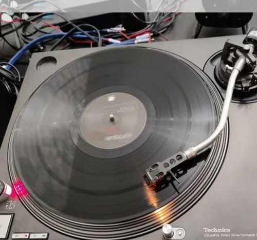 Виниловый проигрыватель Technics SL 1210 mk3