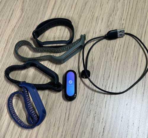 Xiaomi Mi band 5 + 4 ремешка