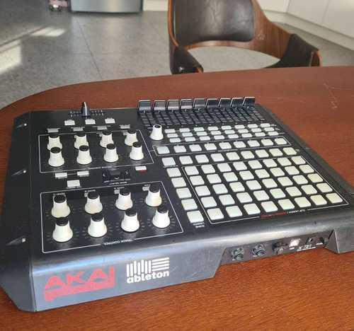 Akai apc 40 миди контроллер