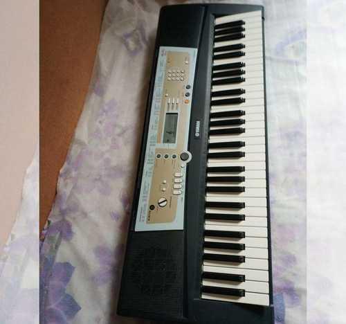 Синтезатор yamaha psr r200