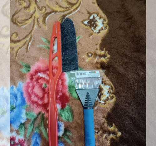 Щётка и скребок